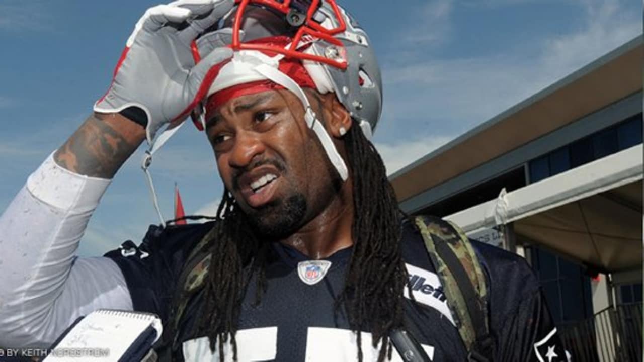 Broncos release longtime guard Neil