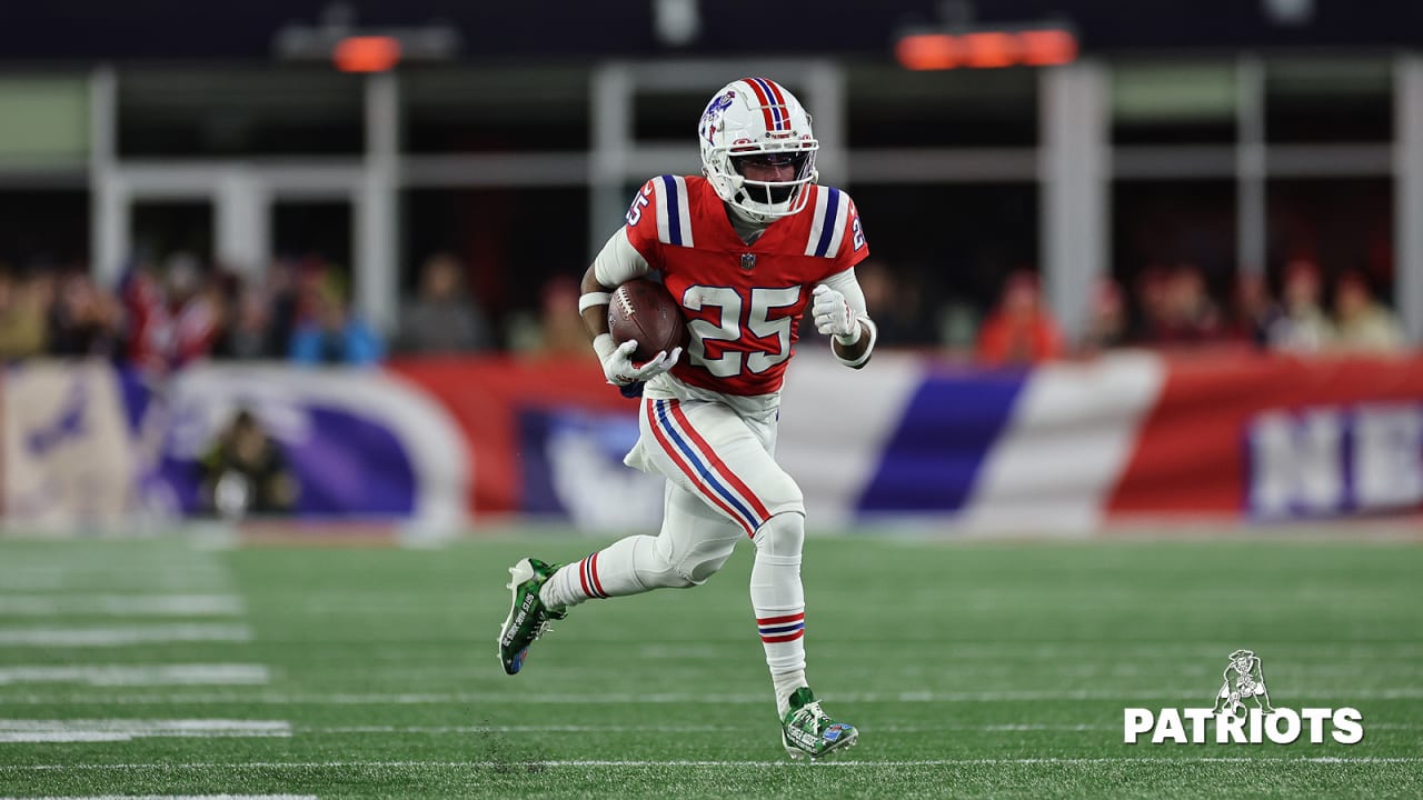 Game Notes: Marcus Jones scores on 48-yard pass from Mac Jones on his ...