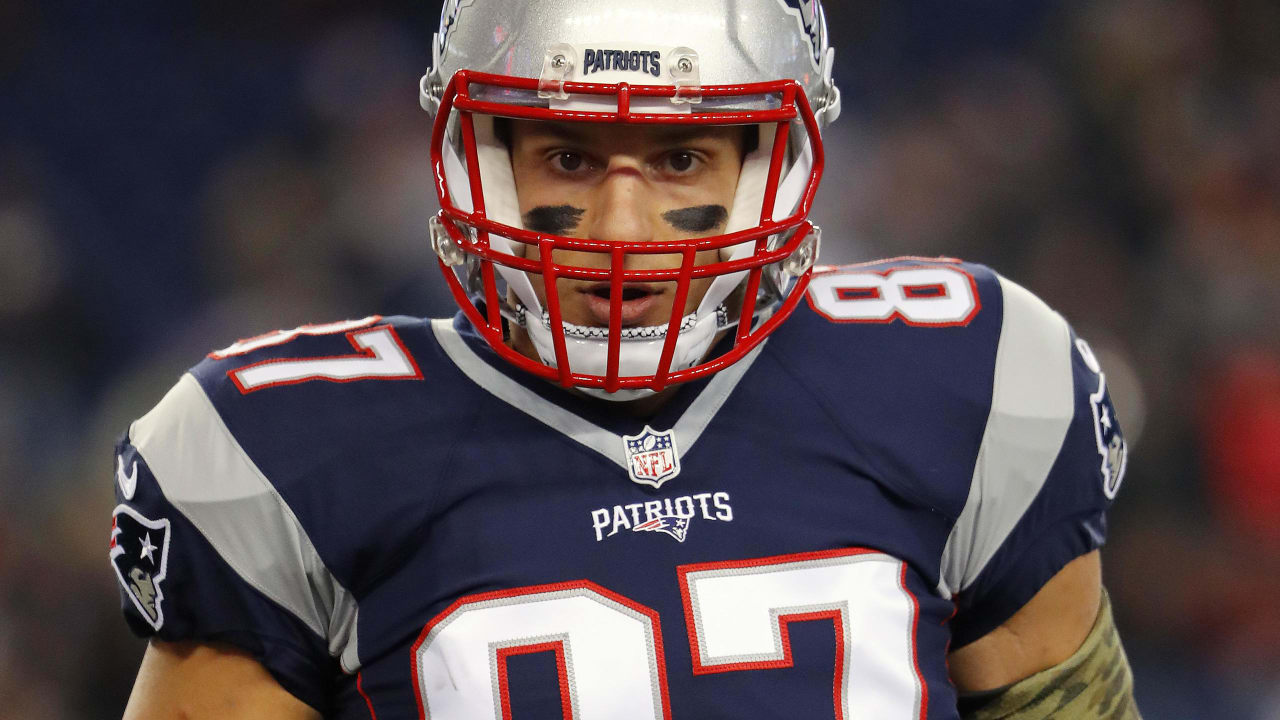 Notes: Gronk out; Brady, Edelman return