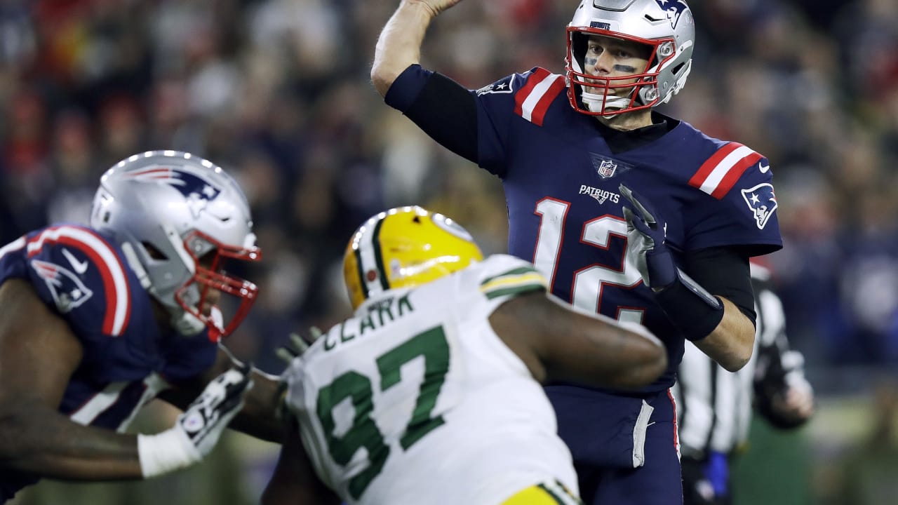 Game Notes: Brady sets mark for most total yards in NFL history