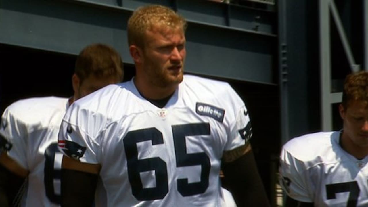 Favre's mother falls ill while on book promotion tour