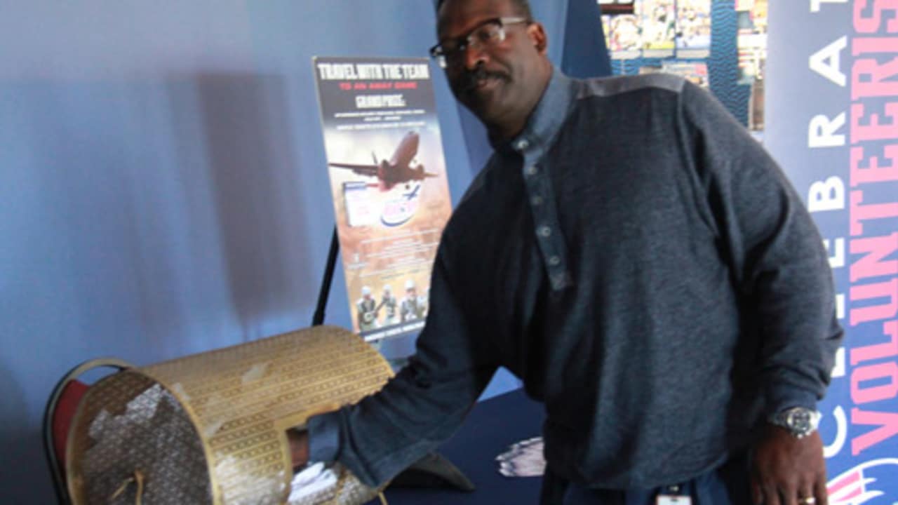 Andre Tippett Selects Winner of Ultimate Patriots Road Trip Raffle