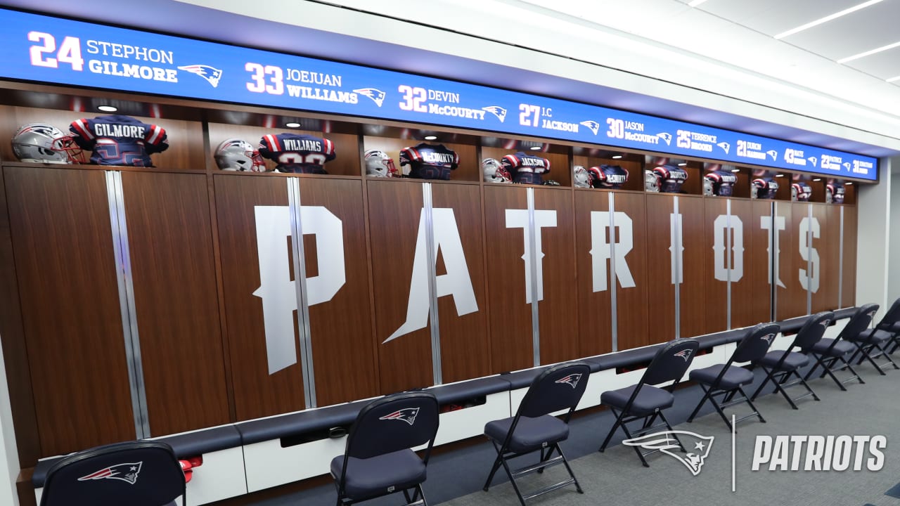 Photos: Pregame Week 6: Inside the Patriots Locker Room and Player Arrivals