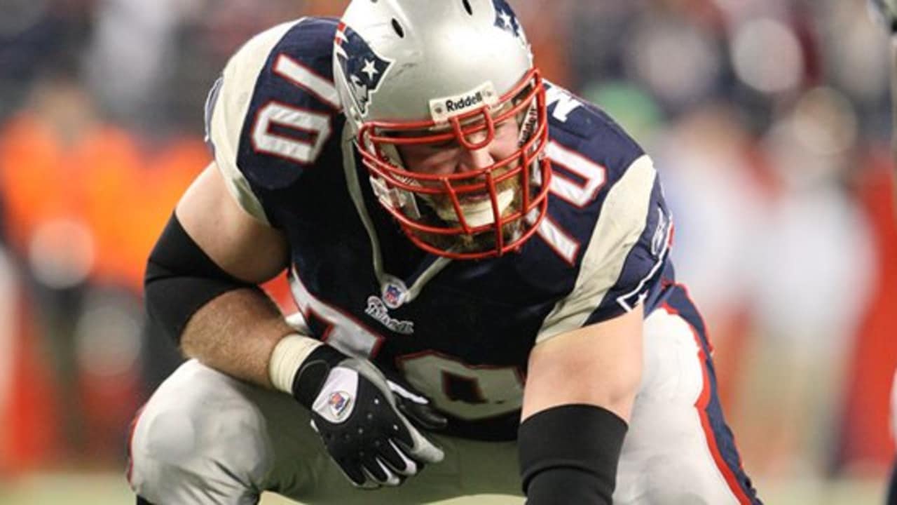 Brady, Moss shine as Patriots cruise past Jets 38-14