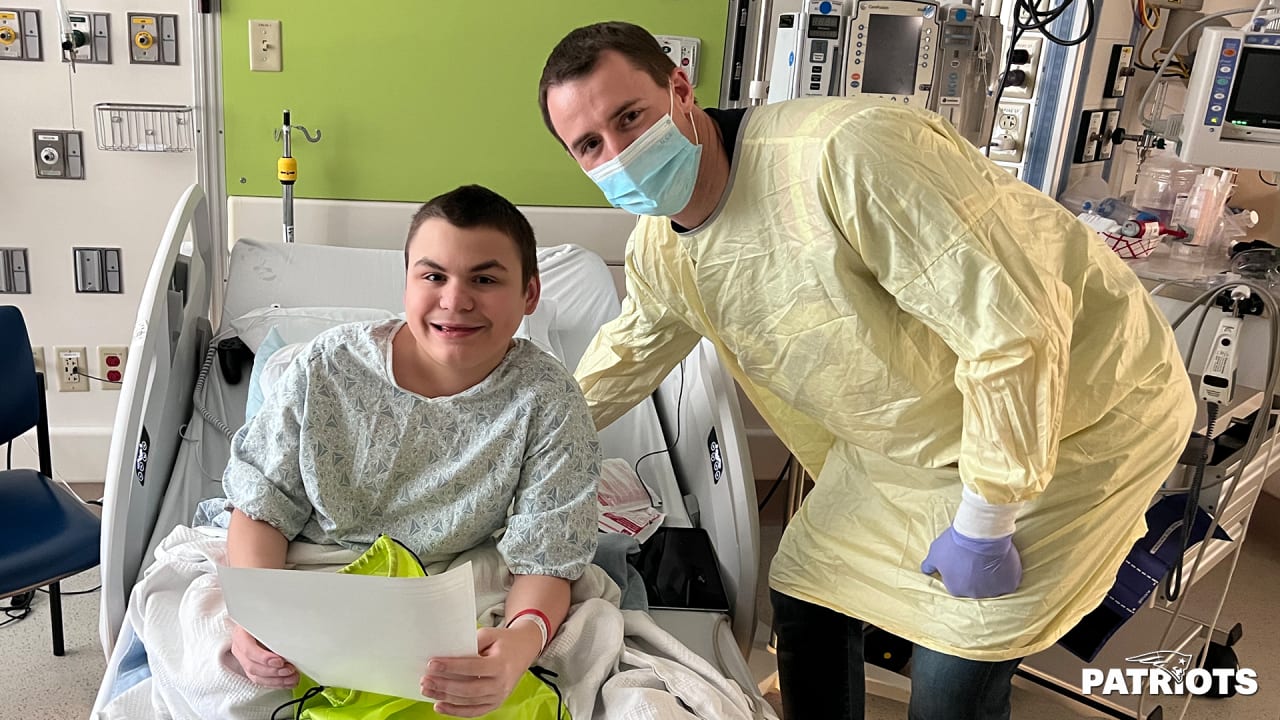 Cody Davis brings 'Cody's Gamers' full circle with hospital visit