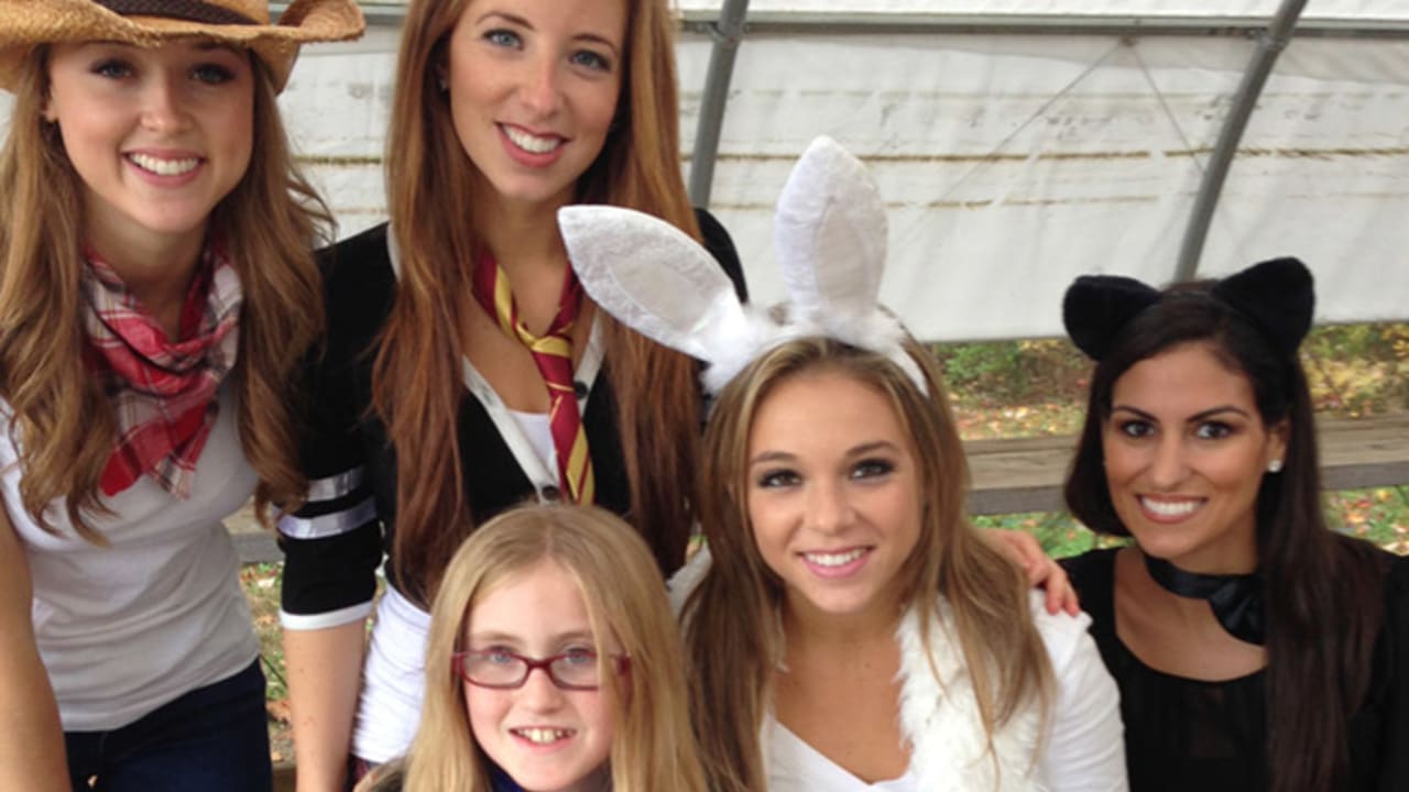 Junior Patriots Cheerleaders at Dame Farm and Orchard