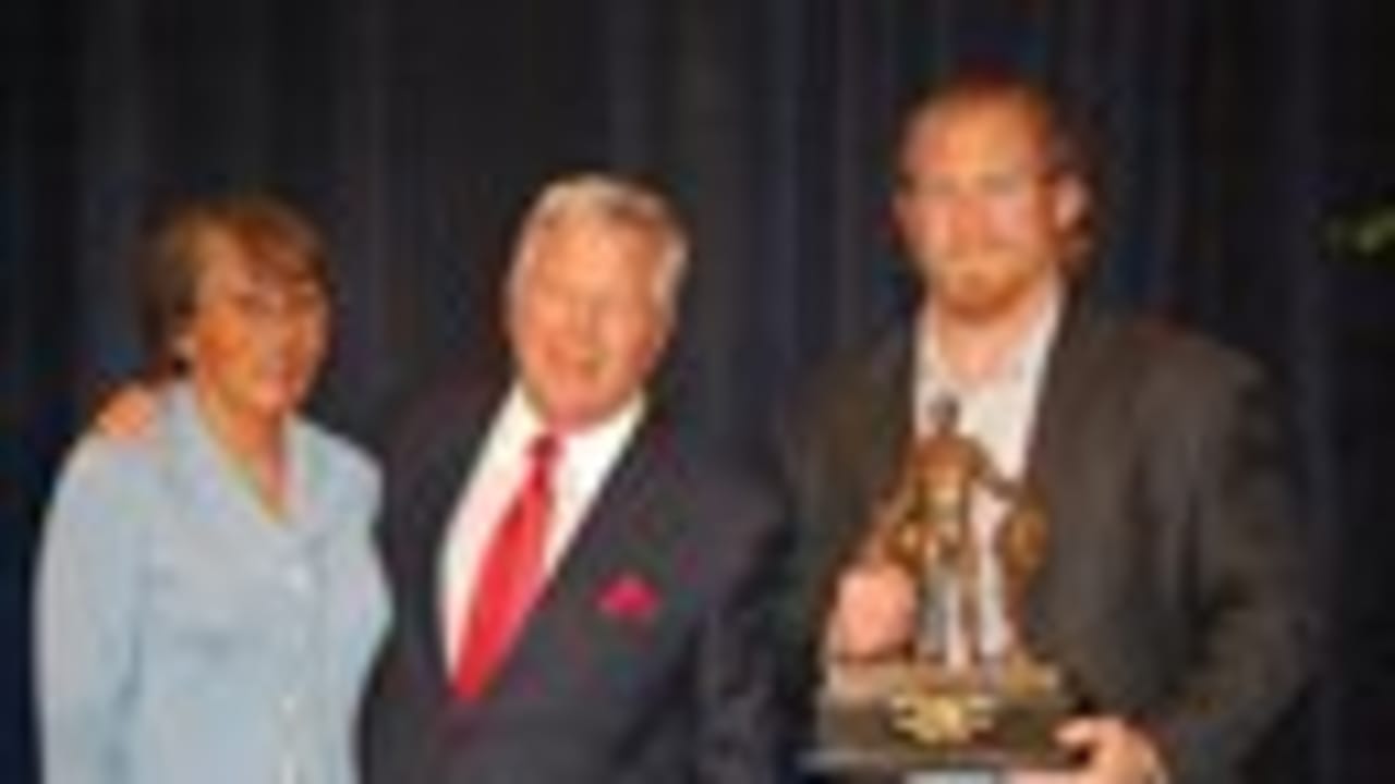 Izzo receives Ron Burton Community Service Award