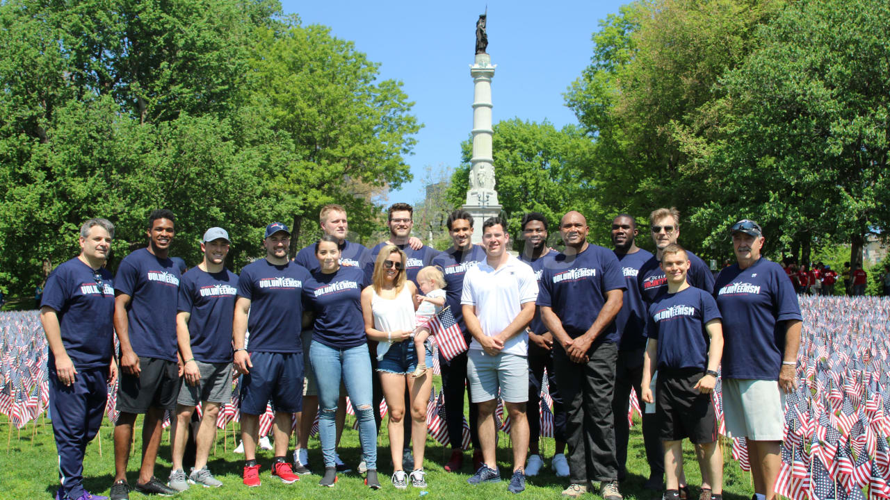 Patriots pay tribute to fallen soldiers