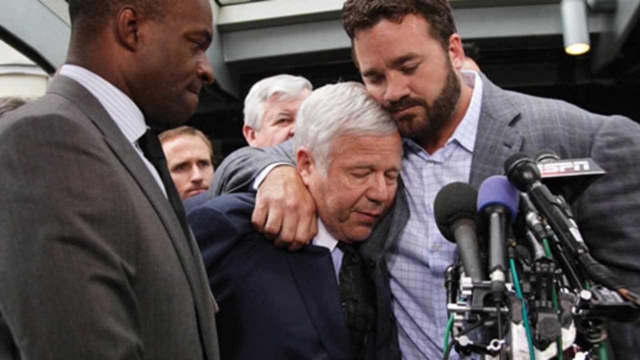 Robert Kraft selected as PFWA's 2012 George Halas Award winner