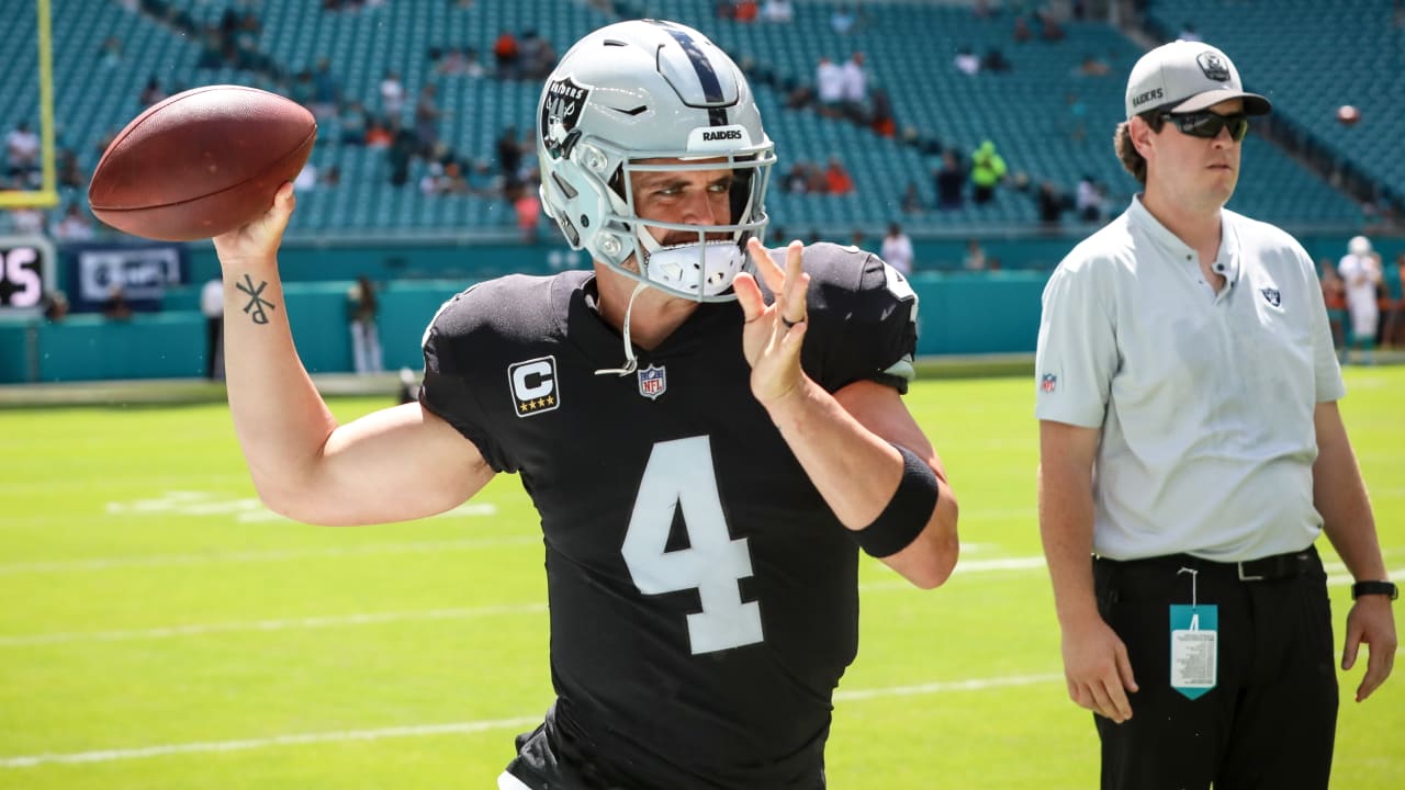 Derek Carr: "Everybody is obviously mad at losing, but not one person ...