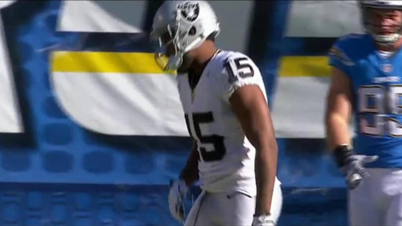 Derek Carr zips pass to Michael Crabtree for 9 yards