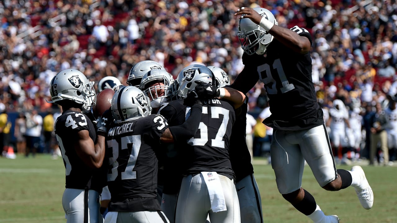 LB James Cowser picks off pass in Rams territory