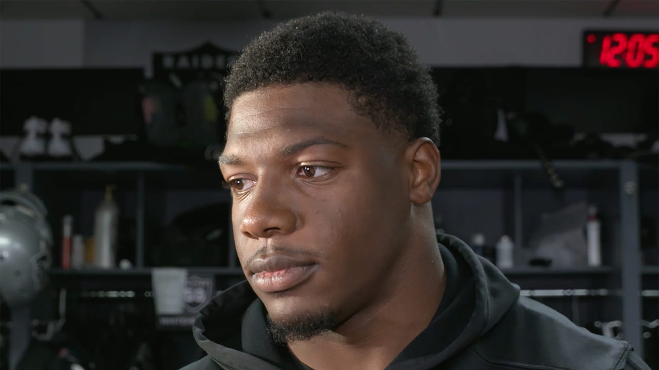 LB Marquel Lee on RB Marshawn Lynch: "He leads by example"