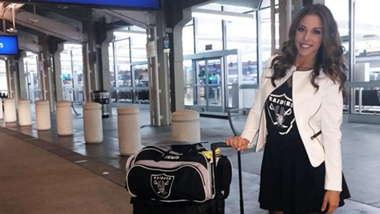 Raiderette Michelle Arrives in Arizona