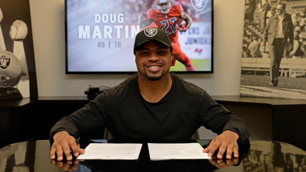 Raiders Sign Running Back Doug Martin