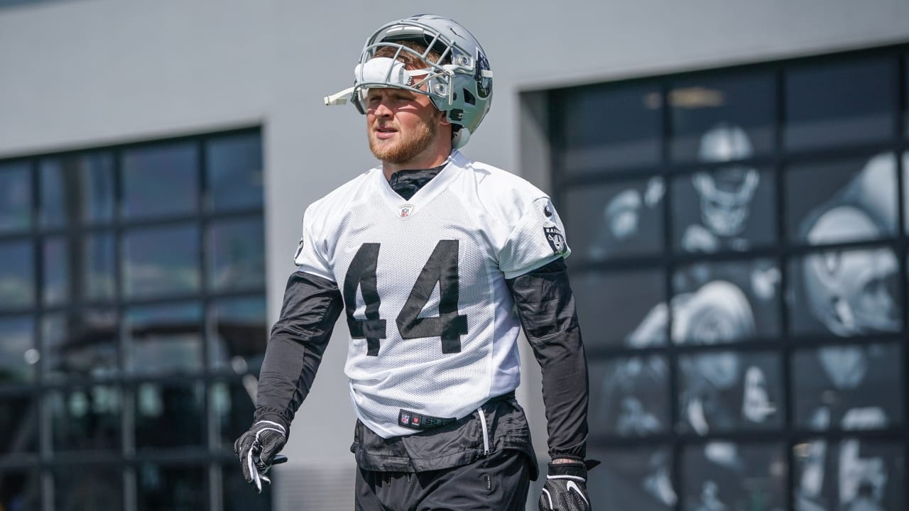 Raiders waive/injured fullback Ryan Yurachek