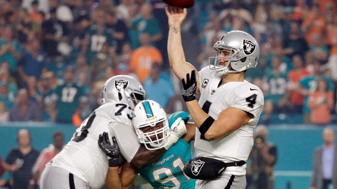 Derek Carr Hits Jared Cook Deep Down Sideline