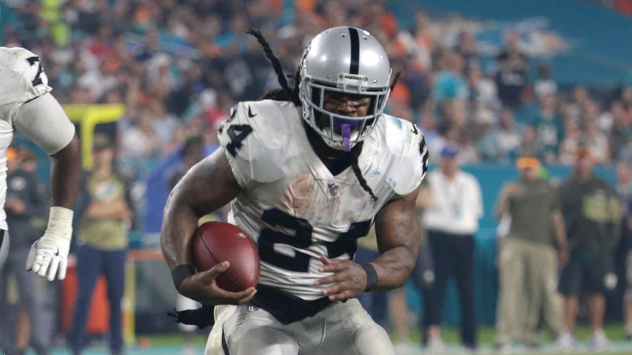 Beast Mode Shows Great Vision On 3-Yard TD Run