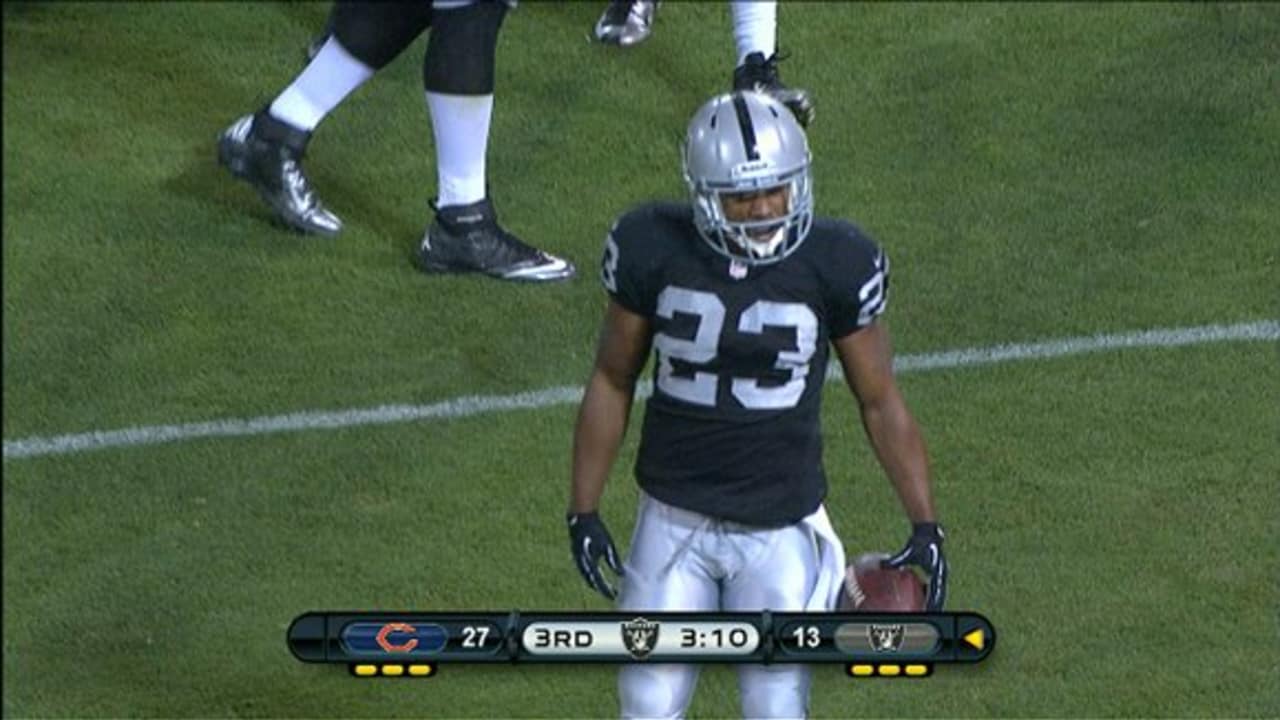 Oakland Raiders cornerback Joselio Hanson picks off Josh McCown