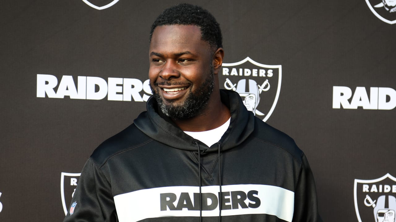 DE Frostee Rucker accepts Craig Long Award