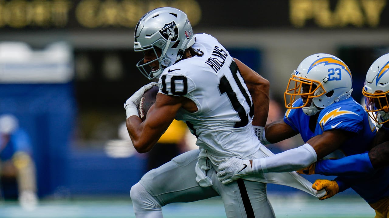 Carr steps up in the pocket, finds Hollins for 16-yards on third down