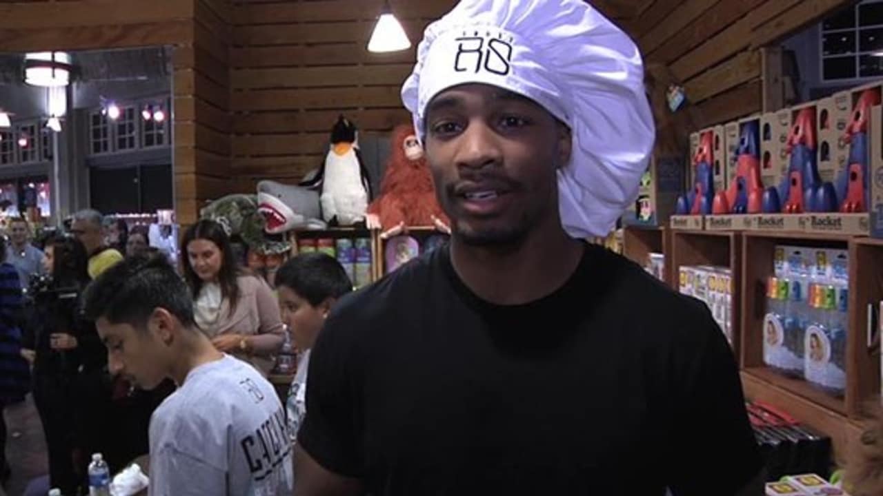 Streater Pays it Forward