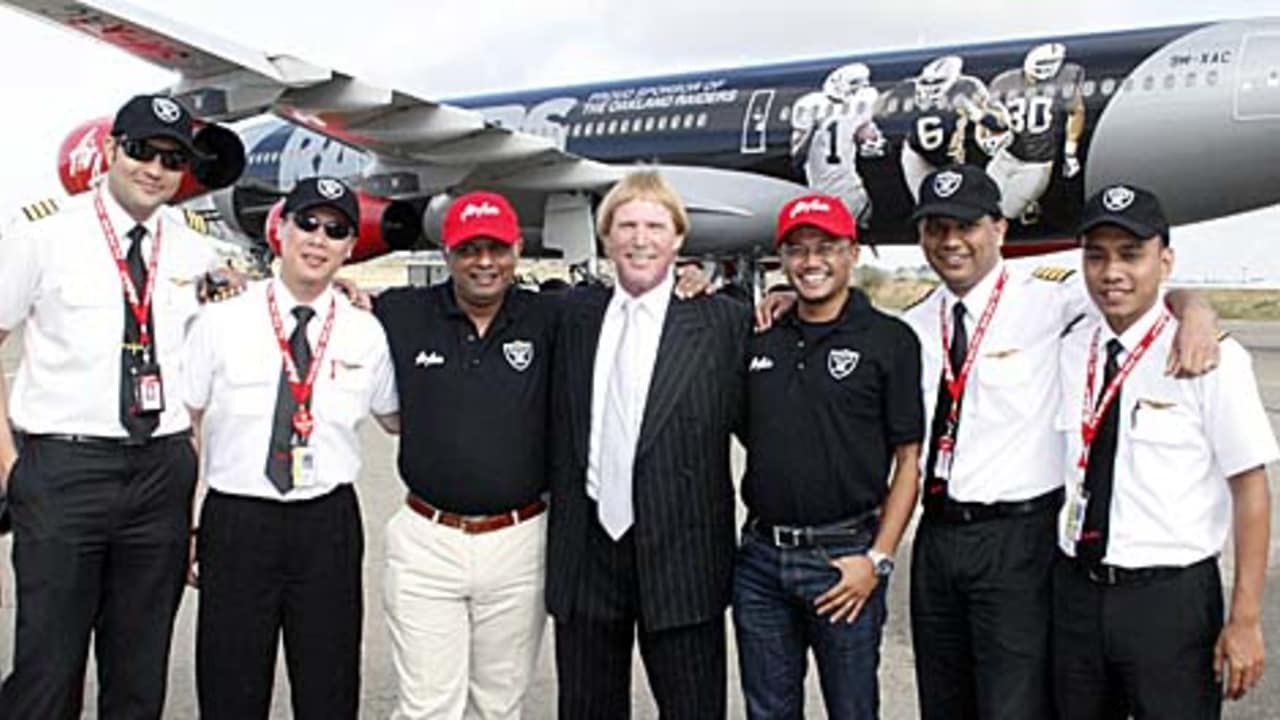 'Xcellence' Touches Down in Oakland