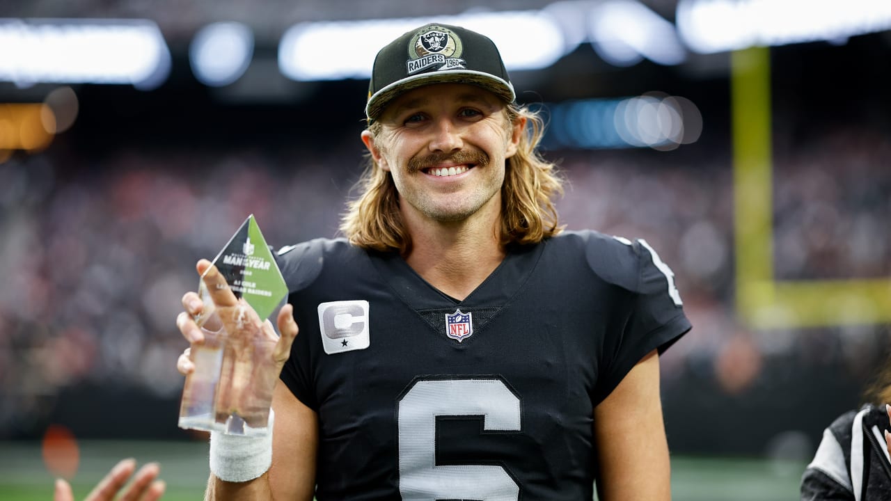 AJ Cole honored pregame for nomination as Raiders' Walter Payton Man of the Year