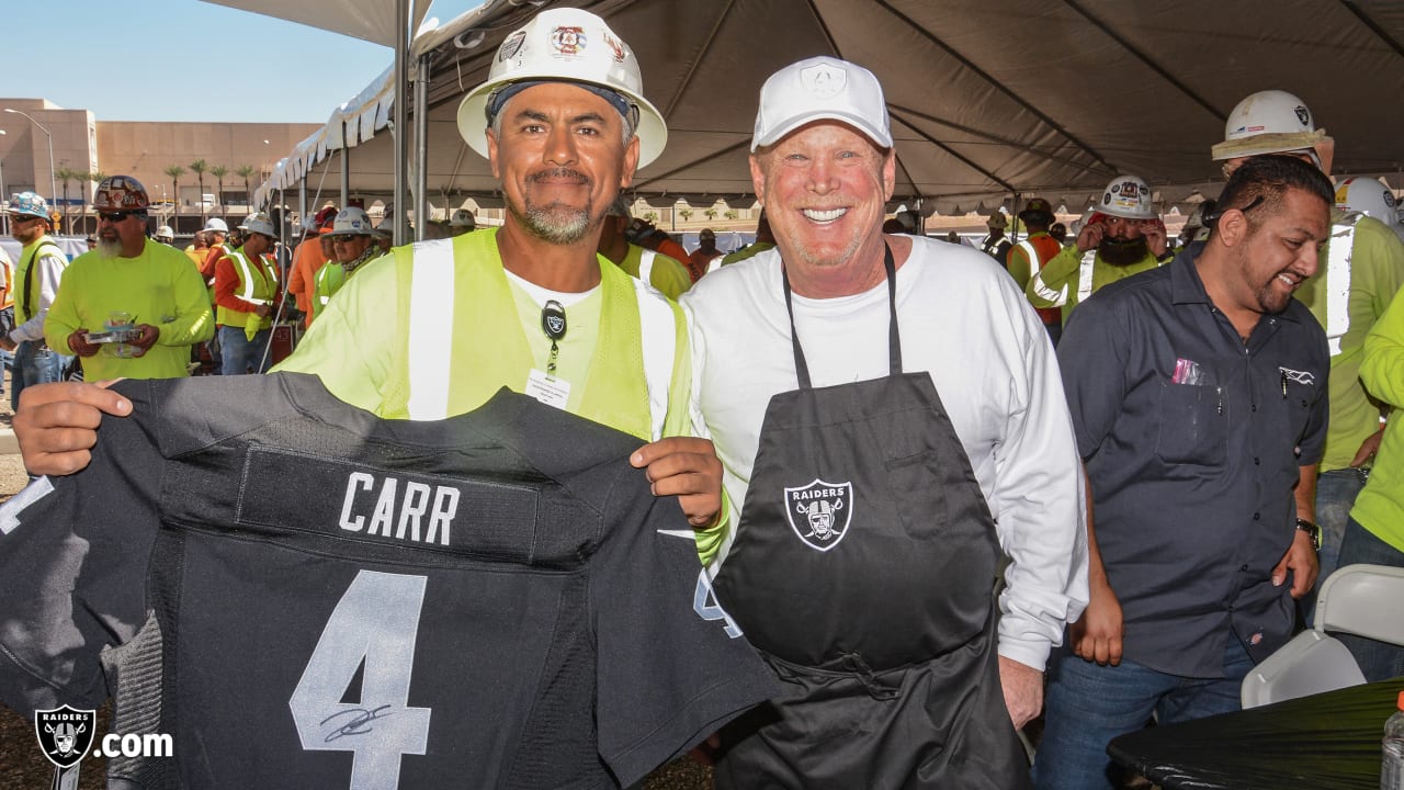 Raiders front office shows appreciation to Las Vegas Stadium ...