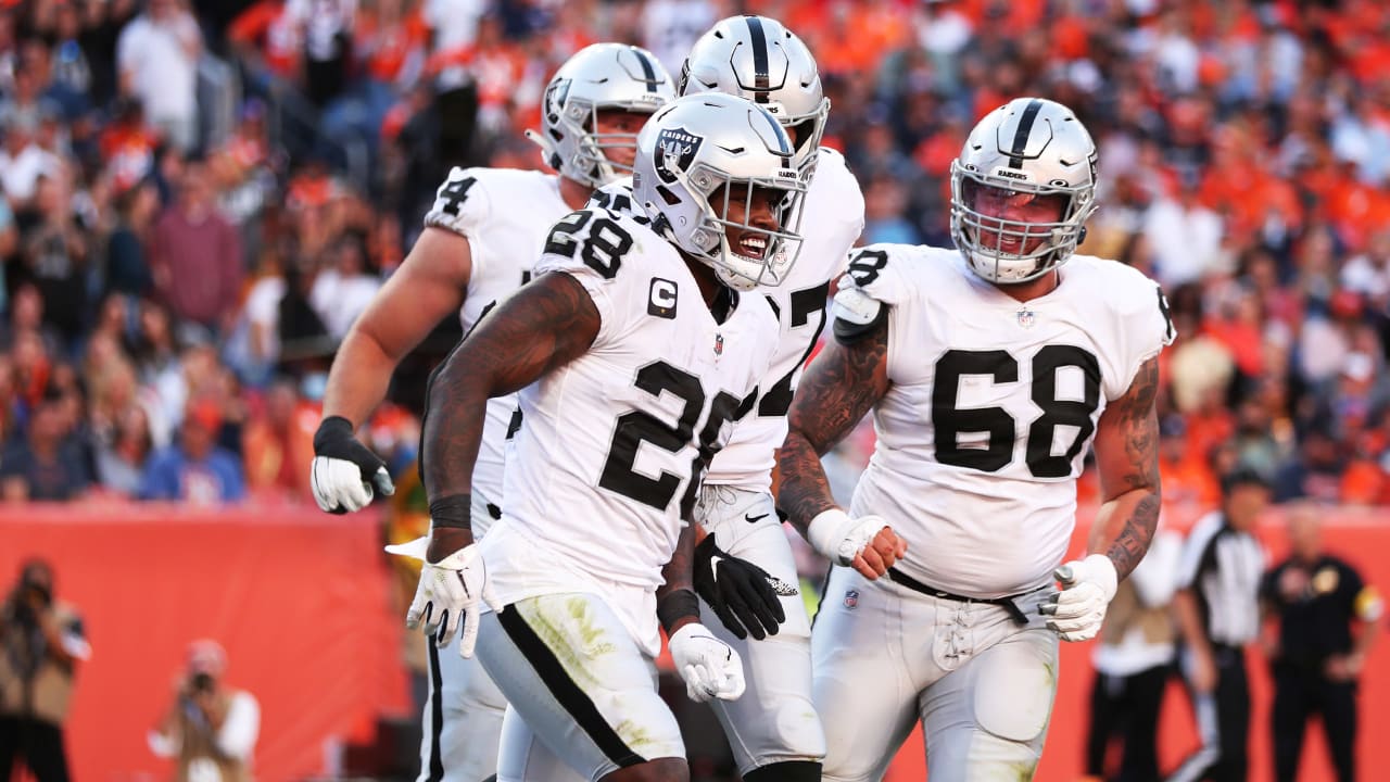 Jacobs goes untouched for TD to cap off impressive drive vs. Denver