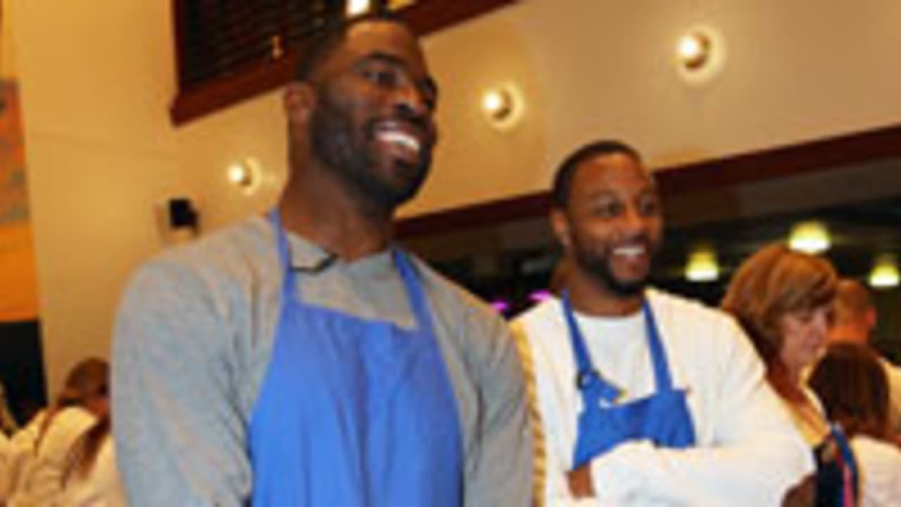 Tuck and Jones Attend Holiday Heroes