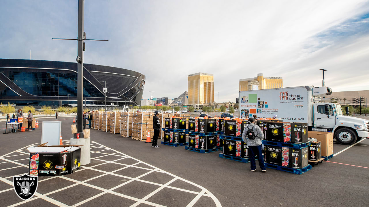 Raiders team up with Smith's to provide 600 Thanksgiving meal boxes to ...