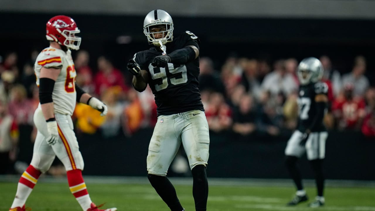 Ferrell's bull rush and speed lead to third-down sack on Mahomes