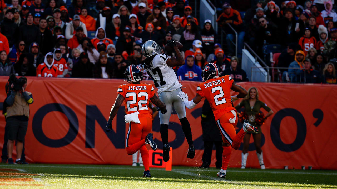 Must-See Play! Adams runs away from two Broncos on 31-yard TD catch