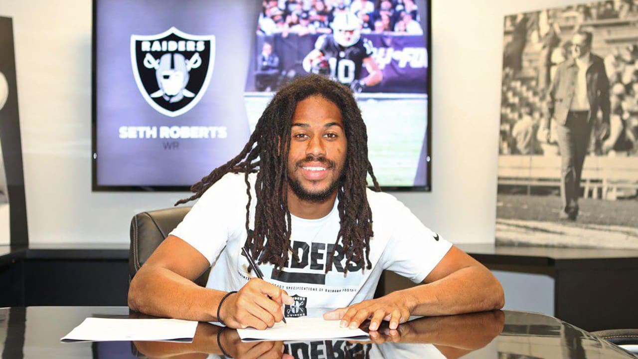 Seth Roberts Contract Signing