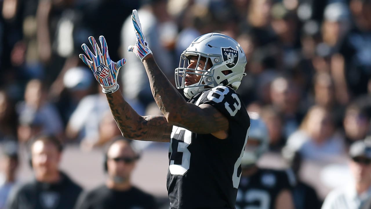 Waller shakes defender for 21-yard catch and run