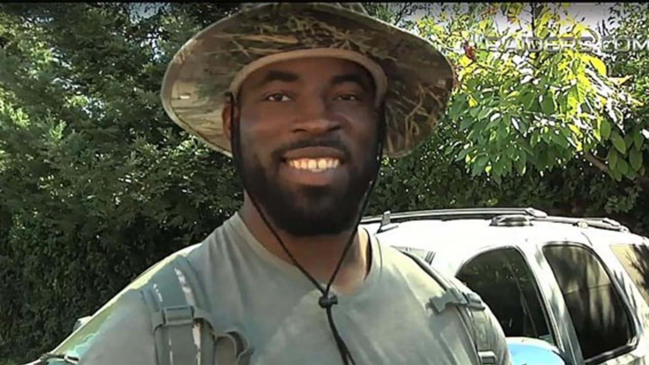 Tuck Arrives for Raiders Camp