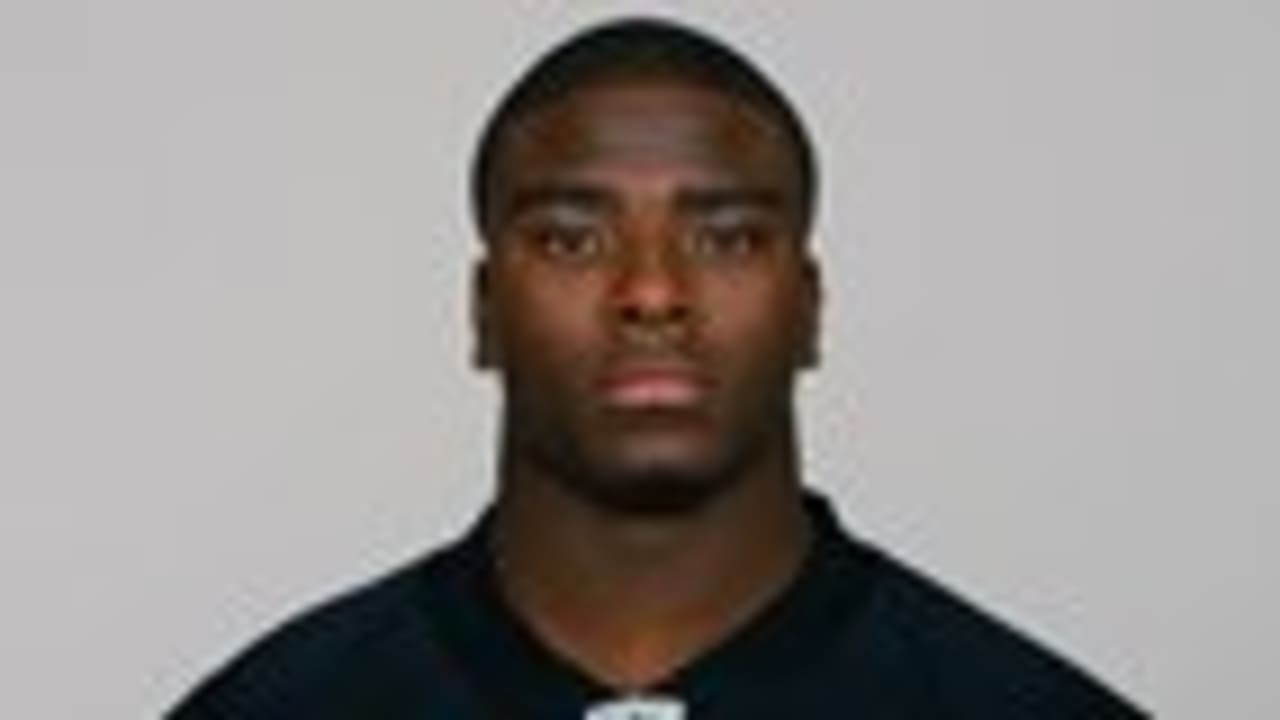 Pinapirma na ng Raiders si Ford