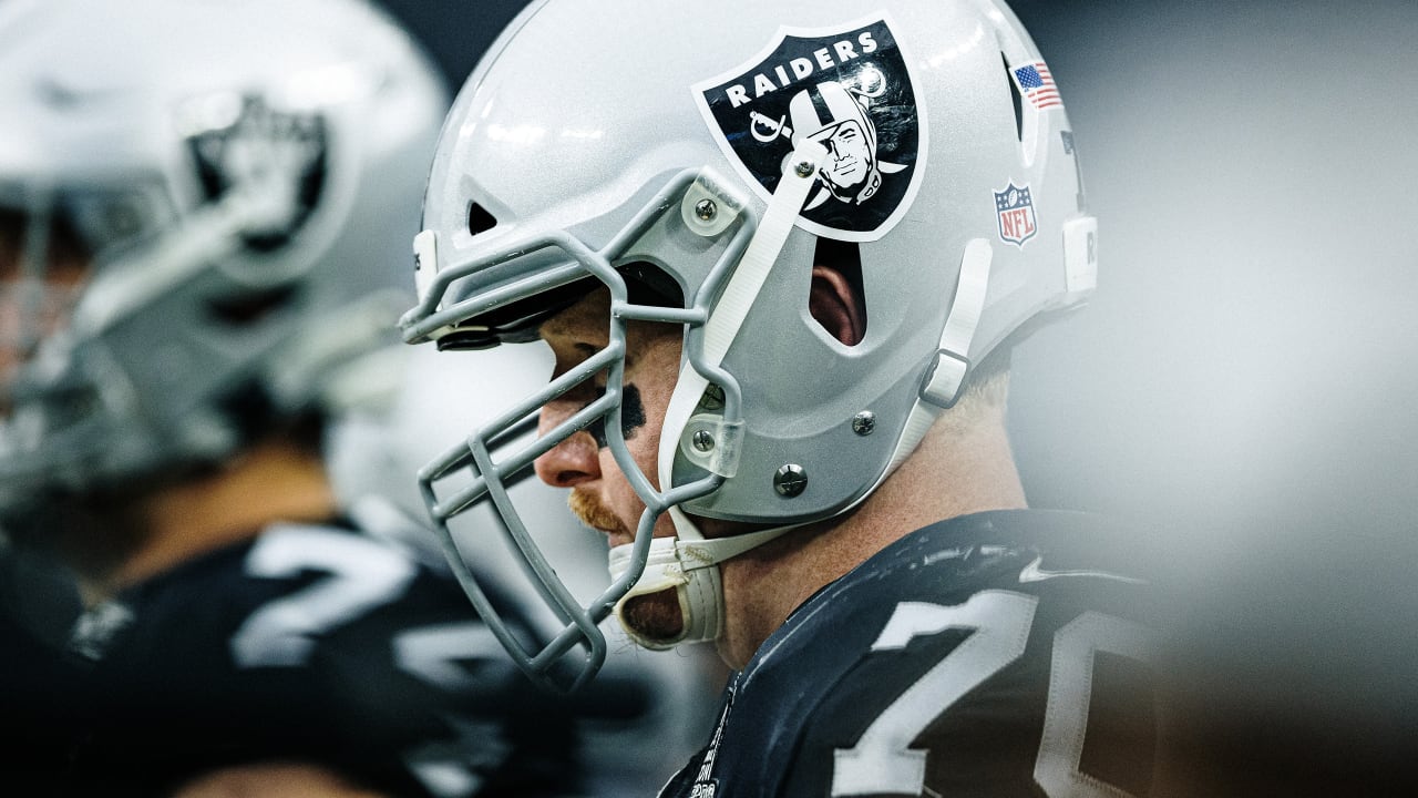 Veteran Sam Young re-signs with Raiders