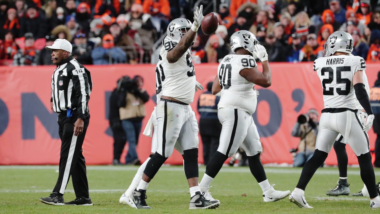 Ferrell recovers after Freeman fumbles the handoff