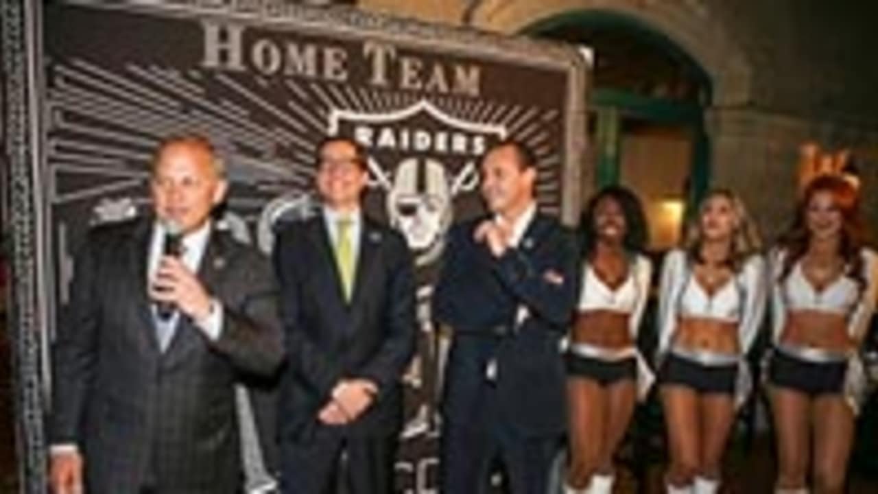 Raiders Hold Draft Day 3 Fan Fest in Mexico City