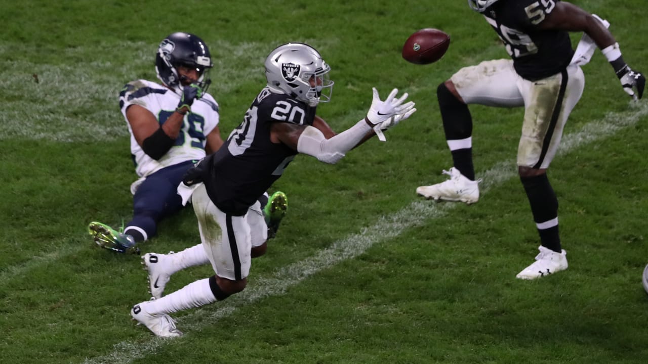 DB Daryl Worley gets first interception of game