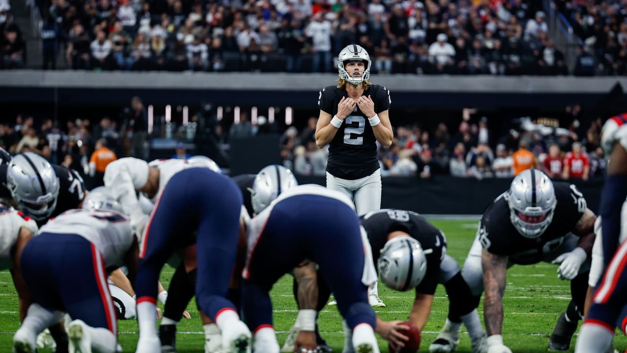 Carlson gets the Raiders on the board with 49-yard FG