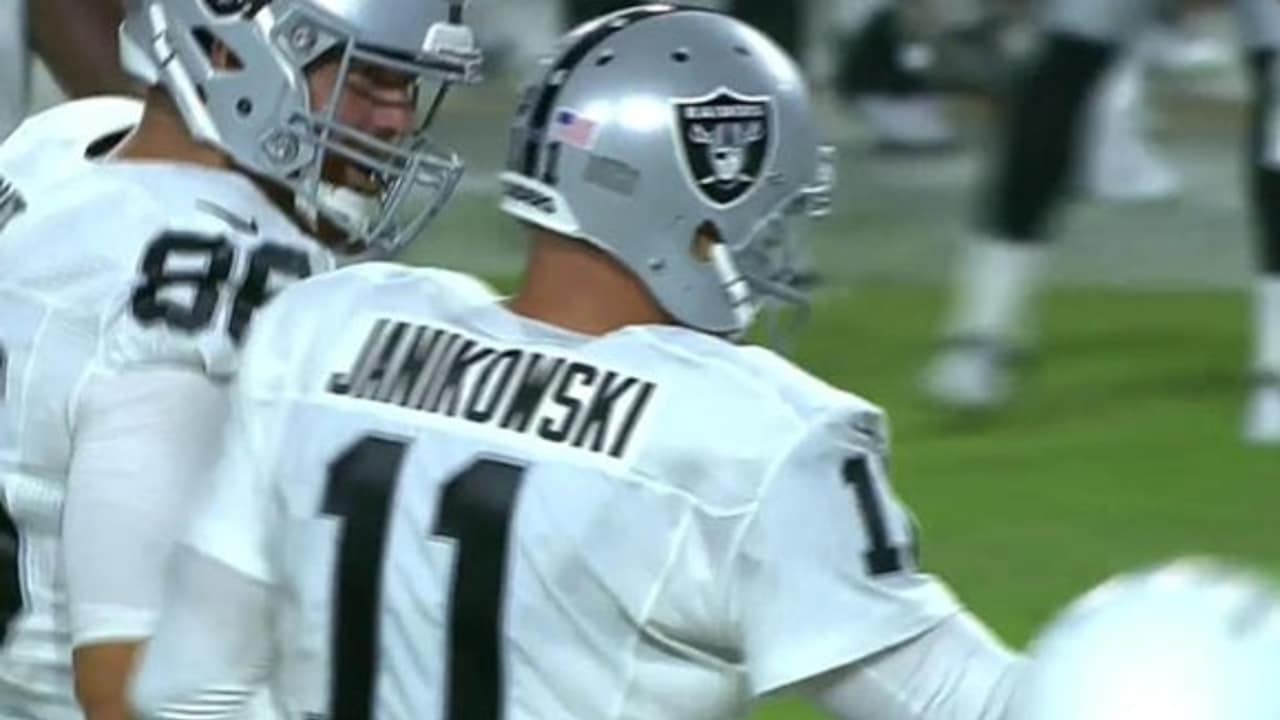 Raiders Sebastian Janikowski drills the 53-yard FG