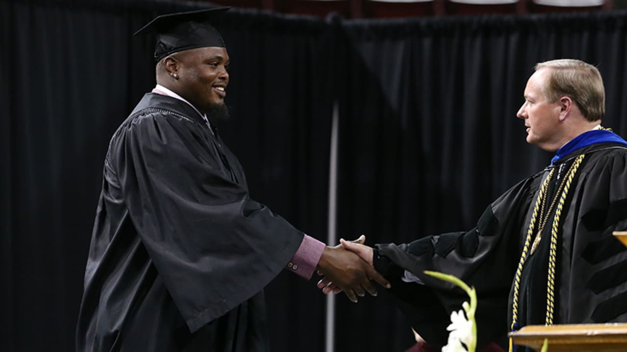 Five Oakland Raiders Graduate From College