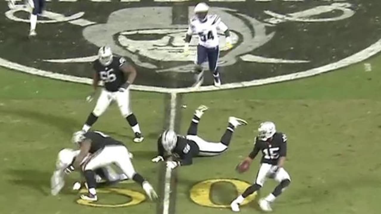 Raiders play around before the half