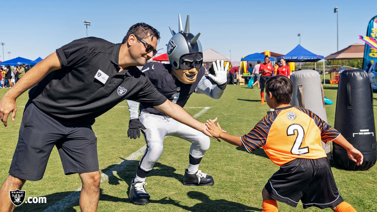 Raiders run drills and games at the Sports & Fitness Expo