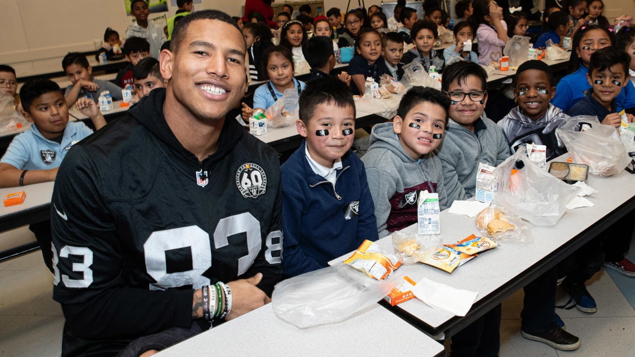 Raiders visit elementary students in Las Vegas