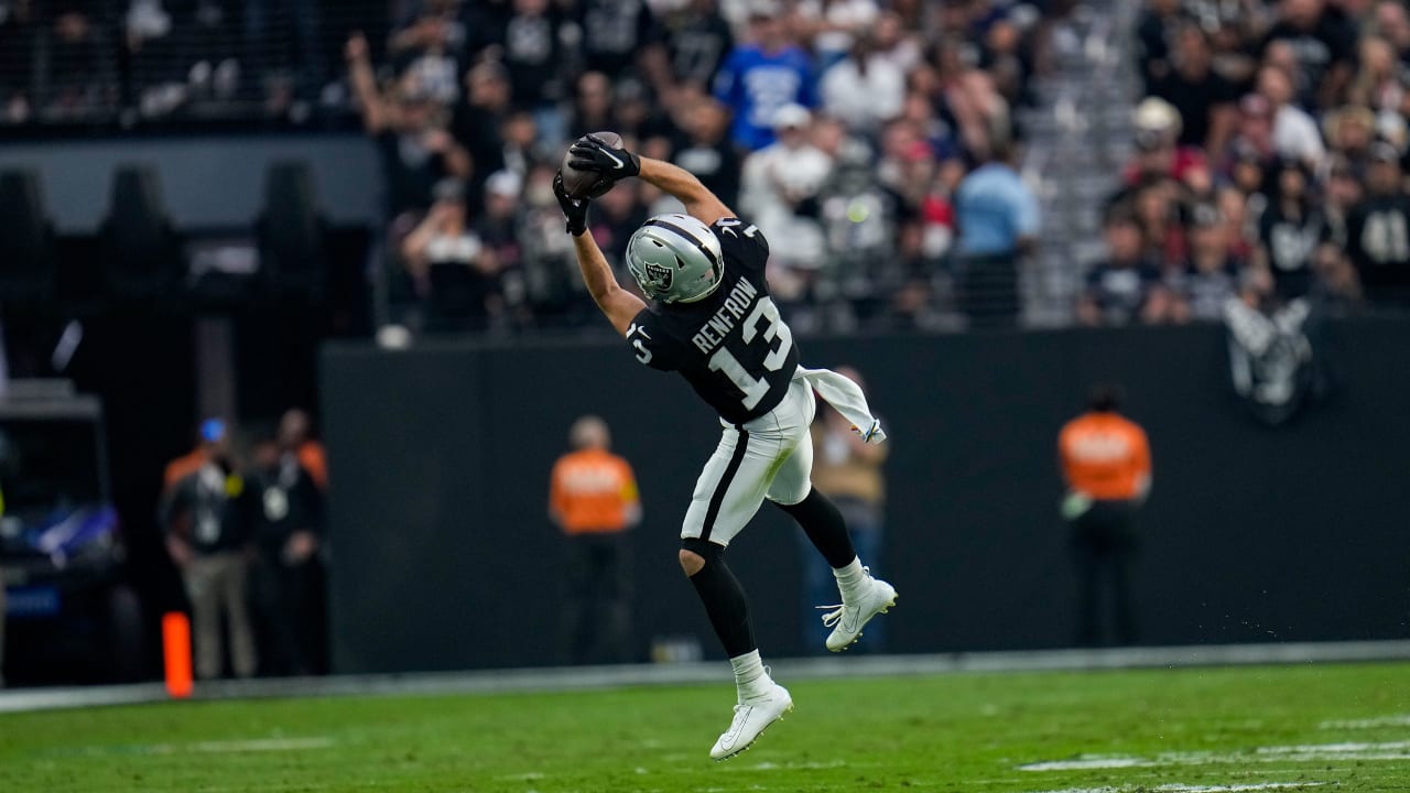 Carr locates a wide open Renfrow for 27-yard gain