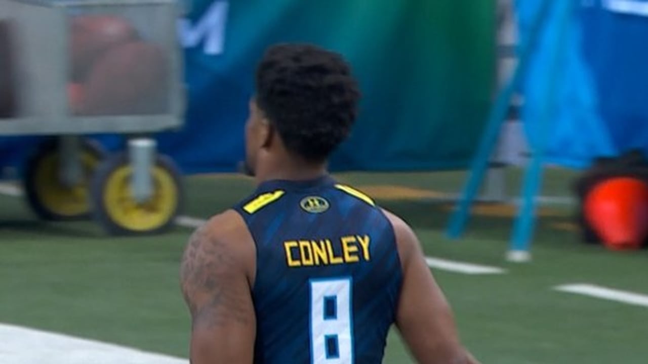 Gareon Conley brings down one-handed catch during on-field drills